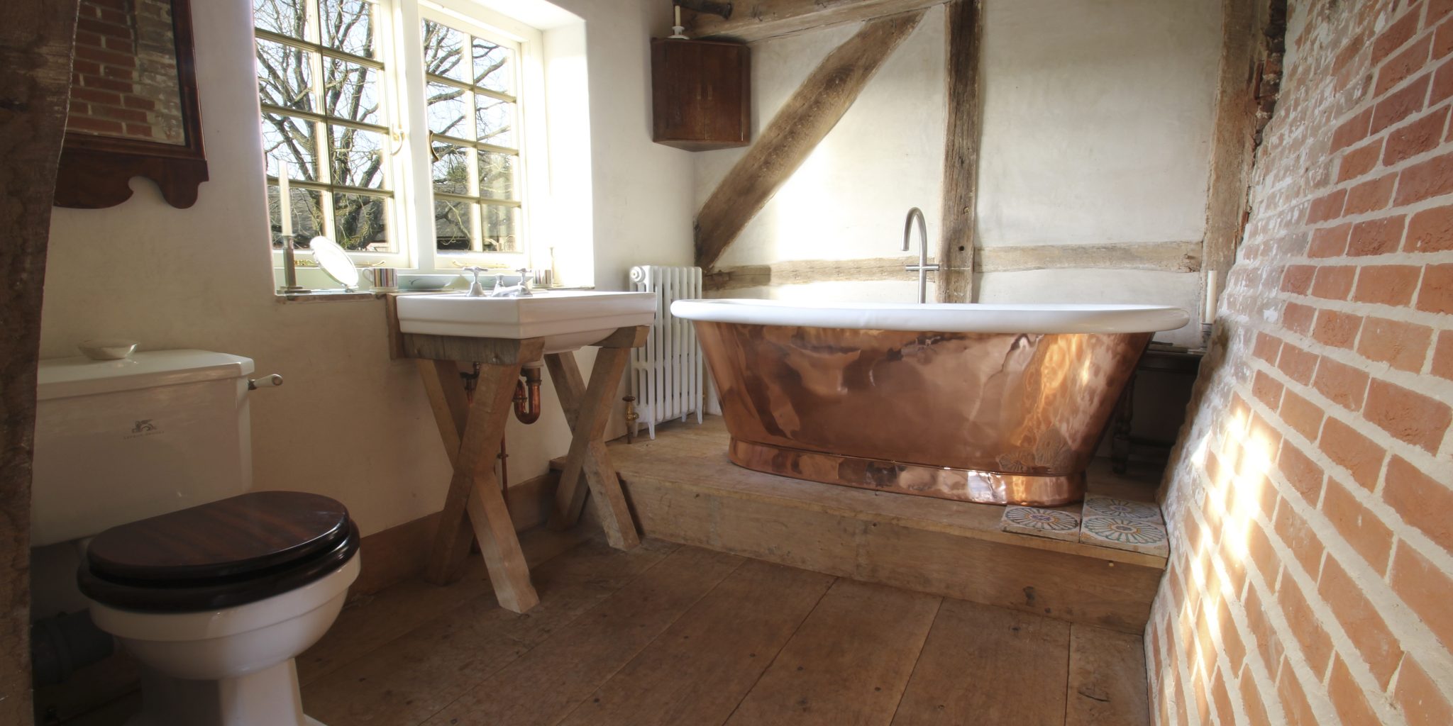 Aequs Bath - William Holland - Freestanding Roll Top Bathtub